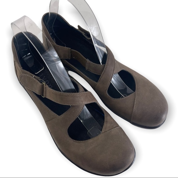 Aravon | Shoes | Aravon Brown Leather Mary Jane Heels Shoes 75b | Poshmark
